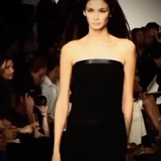 Caroline Ribeiro: Inspiring Runway Modeling Moments