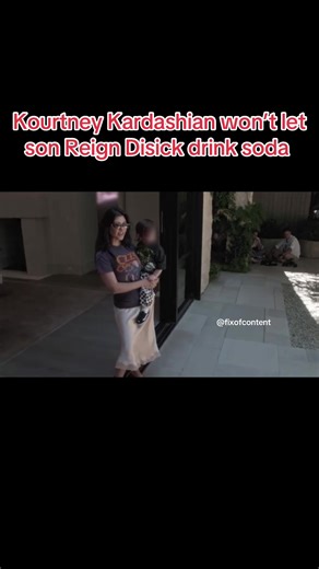 helicopter mom or the best mom? 😭 #kourtneykardashian #kourtneykardashianedit #kardashians #momtok #fypシ゚viral