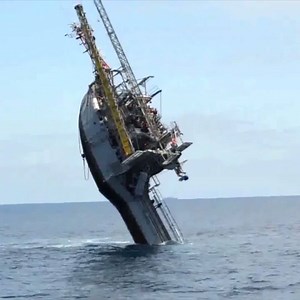 This boat sinks itself! It partly sinks to carry out ocean research. | GIGadgets