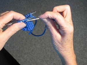 HOW TO DO THE KITCHENER STITCH (GRAFTING)