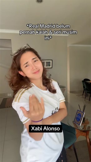 Nadine Aulia on Instagram: "SIAPAKAH BEK KANAN KU #nadinemadrid"