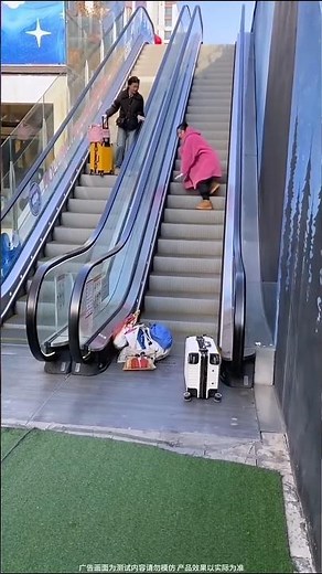 💖 Kind Girl Helps an Old Lady – Heartwarming Moment!