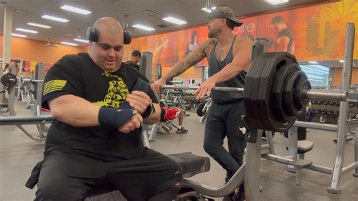 390 pounds paused rep bench press 💪💪 RPE 8 Thanks for the spot Mike Santagata Jr. #benchpress | Dan Bionic Bidondi