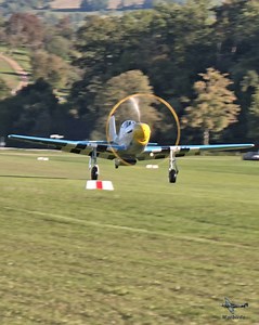 Taxi, takeoff and a blistering high-speed pass by the legendary P-51D Mustang Louisiana Kid, flown by Wilhelm Heinz at the Hahnweide Airshow 2025. That Merlin sound never gets old. 🇺🇸🔥 #P51Mustang #Hahnweide2025 #Warbird | Warbirds