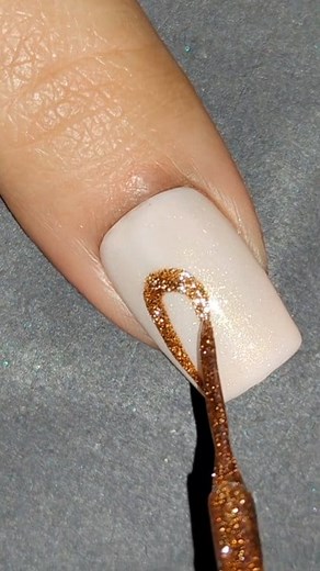 7.2M views · 20K reactions | Easy Glittery Nail art Designs #easynailartdesigns #bornpretty #nailhacks #gelnails #nailsonfleek #easynailsathome #gelnailextensions #grwmreel #nudeln #nudetones #glitternails #nailsofinstagram #nailart #beginnersnailart #nailartist #linearpaintinggel #gelpolish #gelmanicure #nailartdesign #nailinspo #nailsnailsnails | SS nail art ideas | Facebook