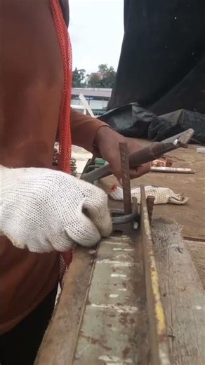 The fastest way to bend rebar manually! 🔥 Pro level technique. #constructiontips
