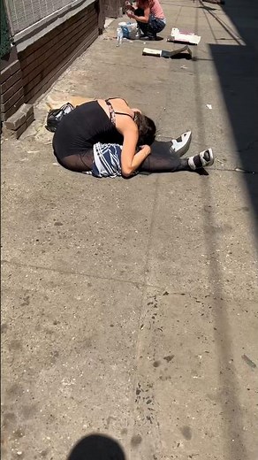 Trapped in a cage ‼️