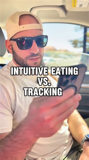 Be honest, can you eat Intuitively during a fat loss or muscle building phase? Let me know your thoughts in the comments 👇🏼 5 Reasons why intuitive eating won’t work 1️⃣ Your hunger cues are broken Years of dieting or under-fueling have thrown them off. You’re not hungry when you need fuel — and starving when you’re trying to recover. 2️⃣ You under-estimate portions — by a lot Most people eat hundreds of calories less or more than they think. “A scoop” of peanut butter is not a unit of measure