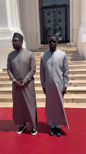 Le Palais de la République a accueilli, ce mardi 10 mars 2026, les élèves de l’école Ndoude Ndiandiaye de Ndiaganiao et du groupe scolaire La Ronde des Petits Keur Aly et Amy de Bambilor, venus découvrir ce lieu emblématique des institutions de la République. À cette occasion, le Président de la République, Bassirou Diomaye Faye, et le Premier ministre, Ousmane SONKO, ont pris part à cette visite marquée par des moments d’échanges et de convivialité avec les élèves et leurs encadrants. Cette ini