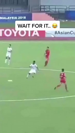 I can’t stop watching this 😂😭 #ballers #football