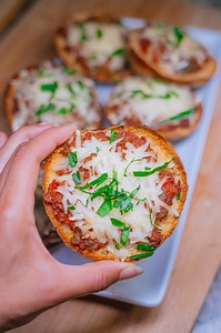 All you need is 5 simple ingredients to make this vegan pizza bread! 🍕I’m honestly obsessed with Hungryroot and they make it so easy for me to cook up my favorite plant-based meals. ✨Use code ONEGREATVEGAN40 to get 40% off your first delivery plus one free gift! #pizza #recipe #food #cooking #vegan #plantbased #veganfood #easyrecipe | One Great Vegan