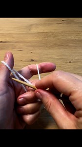 The long tail cast on is my go-to cast on. But the eternal question is how long should the tail be??!?… 🤯 Here’s a few ways to figure it out: 🙂 The rule of thumb: Use 3-4 times the finished length of the cast on edge 🤓 The scientific solution: Cast on 10 sts, undo and measure the yarn used, and multiply 😉 The smart solution: Tie two balls of yarn together, cast on using one strand from each ball and then cut one of them when finished 😂 The not-so-smart solution: Guesstimate, pray, light can