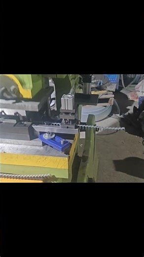 Automatic Razor Barbed Wire Clip Machine | 110-120 Clips/Mi ( +86 182 3048 9099 )