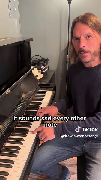 Here’s and easy explanation of minor and major keys and how they reflect in happy or sad songs. #songwritingcoach #artistdevelopment #personalgrowthjourney #creativeoutlet #losangelesmusic