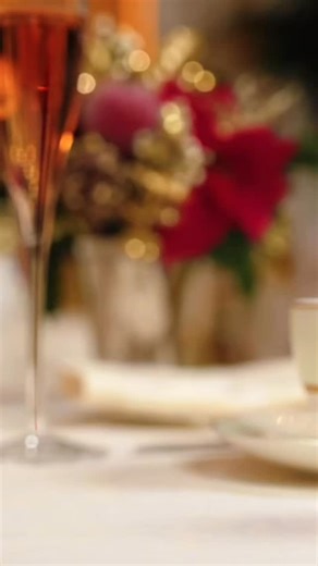 A brand-new color palette, fully coordinated and exclusive to THIS bundle only. This limited run features: 🍽️ 1 Matching Booth — redesigned in the new color scheme 🚬 1 Matching Cigarette Vending Machine — ONLY available in this set 🧻 1 Napkin Dispenser 📖 4 Menus All for $100.00. These matching pieces will NOT be sold separately — this is the only way to get them in this new palette. Perfect for world-building, storytelling, and elevating your entire diner display.#toycommunity #toyphotograph