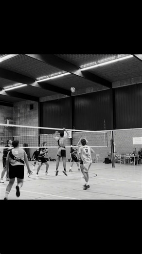 Life as a Middle Blocker in Volleyball