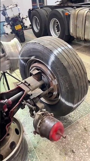 How a Diff Lock Saves Trucks from Getting Stuck🔐