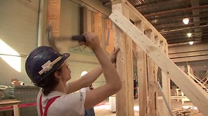 DEP - CHARPENTERIE-MENUISERIE 👷‍♂️ Cette #formation vise à développer vos #compétences pour #fabriquer et installer l’ameublement et les accessoires de finition, #construire des coffrages d’empattements, des murs, des coffrages de colonnes, de poutres, de dalles et d’escaliers de béton, construire des toitures, des charpentes, effectuer des travaux d’isolation, d’insonorisation, de ventilation, de finition extérieure et intérieure et construire des escaliers de bois. 🏗️🛠️ Durée : 1350 heures,