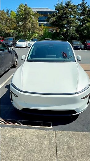 2025 Tesla Model Y Refresh in Pearl White Multicoat | Walkaround in Daylight