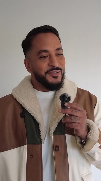 C’est encore le matin et les invités viennent d’arriver dans les environs de la maison… Prenons donc le temps de les interroger avant de les laisser partir vers l'embarcadère ! 🎤🚣 Retrouvez-les ce dimanche à 16.55 sur France 2 et dès ce soir sur Instagram 😉 #UDALC #undimancheàlacampagne #emissionTV #France2 #fredericlopez #Frédériclopez #slimane #nelsonmontfort #bérangèrekrief | Frédéric LOPEZ - Officiel