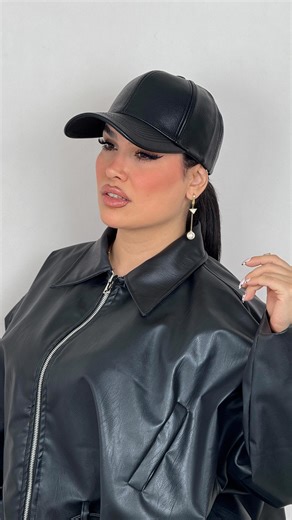 ‎کلاه |عينك |کلاه قلاب بافی|کلاه رافیا|کلاه حصیری‎ on Instagram‎: "کلمه ‘ چرم ‘ کامن.ت کن تا قی.متش بیاد واست😍 @look_estore __________________ شناسه محصول داخل سایت0081 کیفیت بالا وارداتی مناسب استفاده خانم و آقا بندتنظیم چسبی __________________ 📩سفارش از طریق دایرکت و سایت آدرس📍 خرید حضوری تهران نازی اباد لوتوس مال طبقه همکف یک پلاک ۳۵۹ #کلاه #کلاه_چرم #کلاه_بیسبالی #کلاه_زمستونی"‎