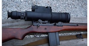 Going green with a giant Vietnam-era starlight scope (VIDEO)