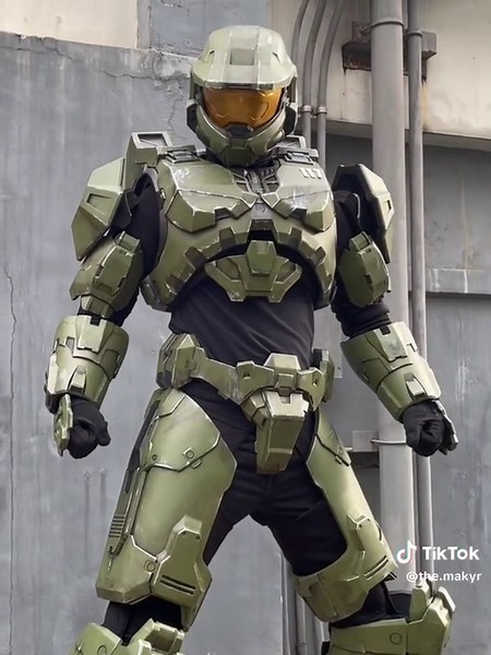 Old edit. Hope Chief gets his revenge on atriox #halo #haloinfinite #halocosplay #halomcc #masterchief #masterchiefcosplay #masterchiefcollection #spartan #cosplay #armor #armorcosplay #mjolnir #xbox