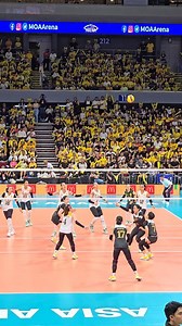 MUST WATCH THROWBACK! Displaying great defense, from block, digs and cover, UST and DLSU had the longest rally of the match with Ren-Ren Penafiel delivering the point with a long ball hitting the line! #throwback #reelsdump #random #post #vnl #spikersturf #pvl #uaap #uaapseason86 #reels #sports #athlete #college #volleyball #fyp #foryou #foryoupage #reelsviralシ #fbreelsvideo #video #foryoupageシ | Volley Reels