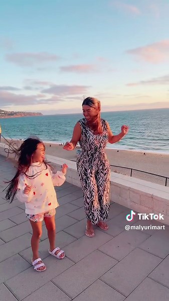 Selenas washing machine dance with my daughter 🌹 #selenaquintanilla #selenaquintanillaperez #selena #latina #latinastiktok