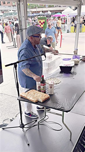 Not confident sliding your pizza off the peel? 🍕 Tip: using parchment paper is totally fine if it makes you more comfortable! ✨ Want to learn how to master the peel like a pro? 👨‍🍳 Join Chef Leo Spizzirri this October at Pizza University for our hands-on pizza class. 📅 October 20–22 📍 Beltsville, MD 💰 Save 10% by using the code "FALLINTOPIZZA" 🎟️ Limited spots available https://www.pizzauniversity.org/events/3-day-intensive-from-neapolitan-to-ny-style-bridging-the-world-of-pizza-from-ital
