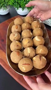 222K views · 10K reactions | Gehu Ke Atte Aur Besan Ke Laddu Ingredients: 1 cup besan 1 cup wheat flour 1/2 cup ghee 1/4 cup milk 1 tsp cardamom powder 1&1/4 cup powdered sugar 1 tbsp ghee Dry fruits (cashew nuts, almonds, pistachios) #besanladdu #attaladdu #besanattaladdu #laddu #sweet #dessert #indiandessert #food #foodie #foodporn #foodlover #foodblogger #foodstagram #reel #reelinstagram #easyrecipes #cooking #recipe | Cooking_with_tripti | Facebook