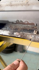 LOW BUDGET RUST REPAIR.🫣 Today i show you how i repair this rust for a low budget.💸 I use @3mcollision CUBITRON 3 to cut it easily. I use @telwinspa tools and gloves #frenchpainterlife #automotive #automobile #refinisher #collisionrepair #autobodyrepair #autobody What do you think about low budget repair? | Les FDP de la carrosserie