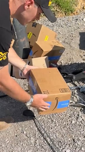 Whistlindiesel vs Delivery Men #delivery #package #mailbox #reels #shopping | Whistlindiesel