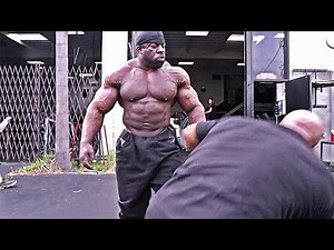 When Dumb Bodybuilders Try To Attack MMA Fighters!