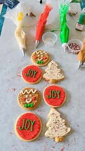 10K views · 378 reactions | You don’t need a gingerbread man shaped cutter to still make a really cute cookie! Idea from @the_hutch_oven - just use a round cutter and make a cute face! ❤️ | Goodies - Sweets & Treats | Facebook