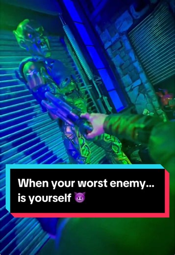 When your worst enemy… is yourself 😈 Norman Osborn transforms into the Green Goblin in this diorama with Marvel Legends figures, showing his inner struggle and the darkness consuming him.#MarvelLegends #ActionFigures #greengoblin #brandnewday #spiderverse @Marvel Entertainment @disneyspain