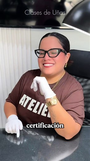 Aplicación de color entero 💅✨ En este tutorial te muestro el paso a paso para lograr un acabado prolijo y uniforme. Esto y mucho más lo aprendes a profundidad en nuestras clases presenciales, donde te formamos desde cero en la carrera de manicurista profesional 💖 📲 Informes e inscripciones: 920346921 #clasesdeuñas #academiadeuñas #manicuristaprofesional #uñasperú #nailtutorial