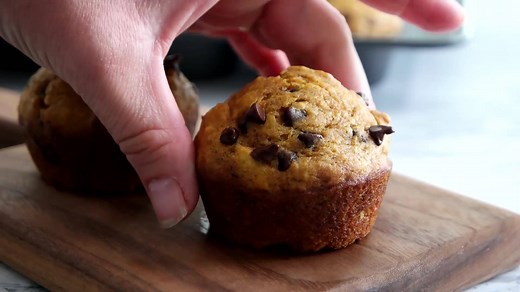 90K views · 31 reactions | I’m officially craving all the fall baked goods, and these Easy Pumpkin Muffins with Chocolate Chips are at the top of my list! Get the full recipe here: https://www.tasteandtellblog.com/pumpkin-muffins/ | Taste and Tell | Facebook