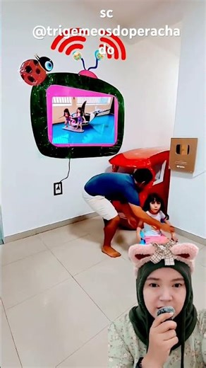 Papa protects his little brother‼️trigemeosdoperachado