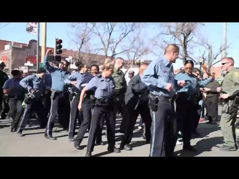 Kansas City Police Flash Mob Surprises Crowd With 'Electric' Dance
