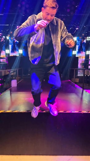 3.4K views · 125 reactions | DAS SCHLAGER RAVE EEVNT im Dezember 睊掠 Über 2 Stunden Live Konzert, aufregend, bunt und Party Pur mit Aftershow Party inklusive DJ und Autogramm Stunde. Freut euch auf mein großes Abschluss Konzert im @showpalast_rouge in Bochum am 20.12! ….und natürlich auch auf Special Guest @sonia.liebing.official  Tickets in meiner Story oder auf Ticketmaster.de | Tim Peters | Facebook