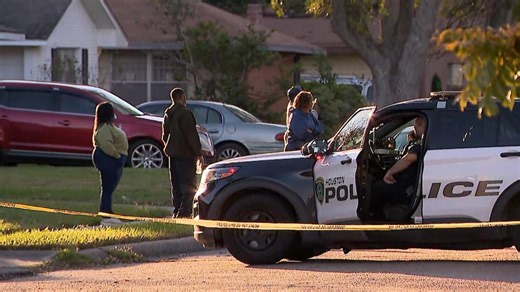 Woman shoots, kills intruder at SW Houston home, HPD says