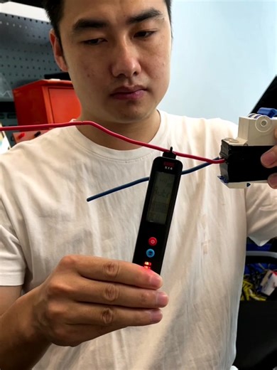 Live Wire Check#voltage #tester #voltmeter #electrician #live #wire #check #diy #handyman #troubleshoot #fyp #tools #power #ac #line #breakpoint #tiktok #tools #fypシ