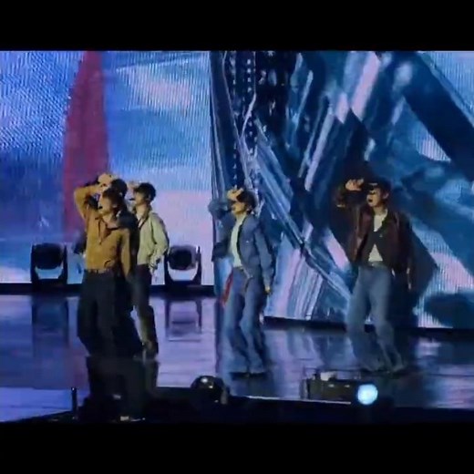 #EXO performing “Love Shot” at ‘EXO'verse’ Fan Meeting in Seoul 🇰🇷 Show 1