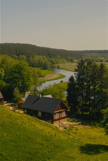 Come to Merkinė, a picturesque town in the enchanting Dzūkija National Park!🌳🌲⁣⁣ Here, take deep breaths of clean, lush forest air and relax atop the observation tower surrounded by stunning nature🌿 Remember to bring comfy shoes and swimwear because Instagrammable hiking trails and three gorgeous rivers surround the town!💦 So, go swimming, hiking, and exploring because Merkinė truly is a place where your travel dreams come true!✨💫 | Lithuania Travel
