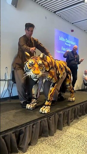 | Tiger in front of Audience | Puppet Movement #tiger #puppets