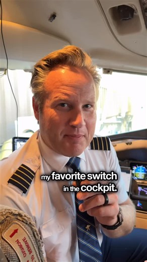 Paul Holte on Instagram: "Have you ever listened to live air traffic control on a @united flight? Send this to someone who didn’t know this was a thing. 💙✈️"