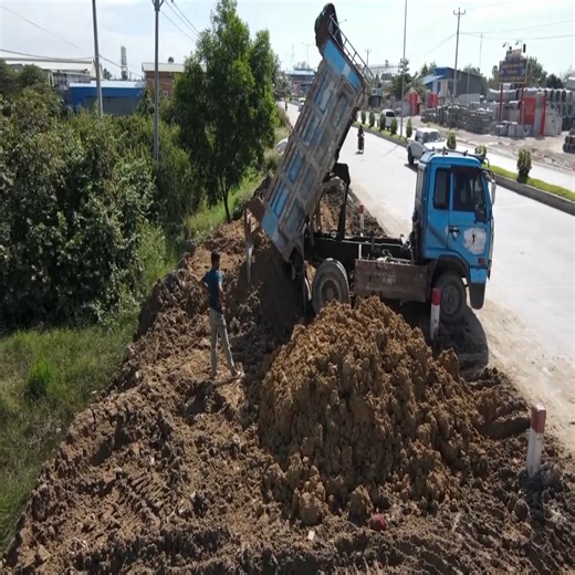 Excellent Skill Bulldozer Showing Jobs In New Project And Operator Competence Pushing soil. | Aprender color aprender para la vida