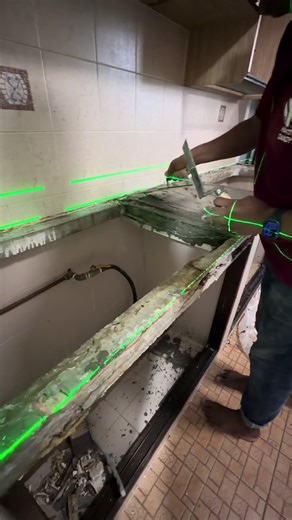 Refreshing an Old Kitchen Table with New Tiles