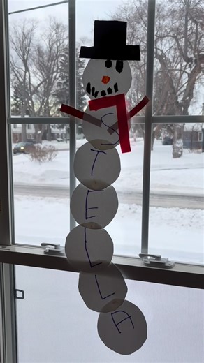 Kim, OTR/L | Snowman Name Craft ⛄️✂️ SUPPLIES: -construction paper or card stock -scissors -glue -markers HOW TO: -trace circles (one for every... | Instagram